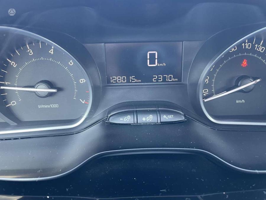 Pelēks Peugeot 2008 2017 Viļņa, ar dzinēja tilpumu 1.20 L un nobraukumu 128 tūkst. km par 4790 €, foto 18 vietnē AUTOMOTO.COM.LV