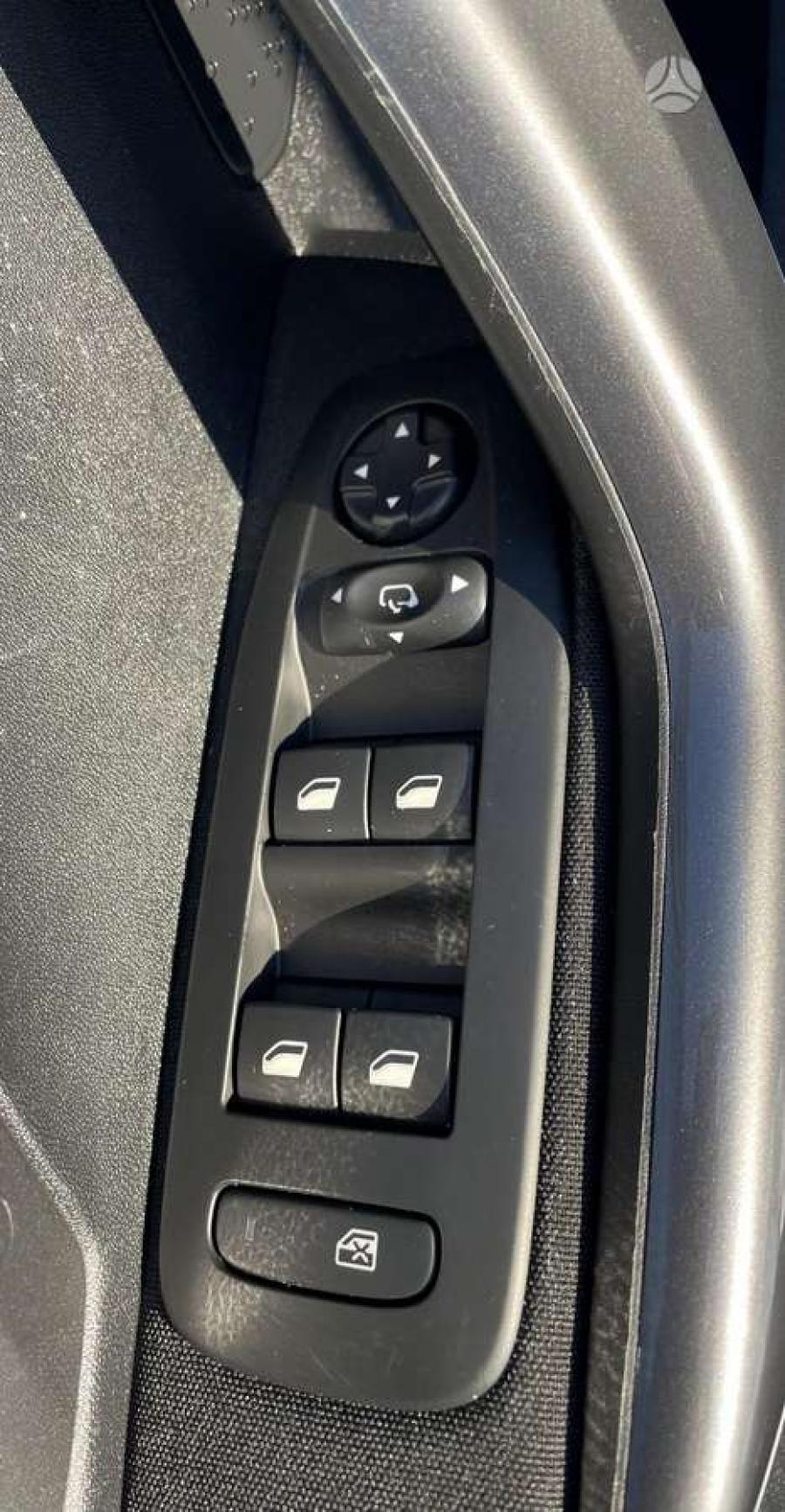 Grey Peugeot 2008 2017 in Vilnius, with an engine capacity of 1.20 L and mileage of 128 thousand km for 4790 €, photo 16 on AUTOMOTO.COM.LV