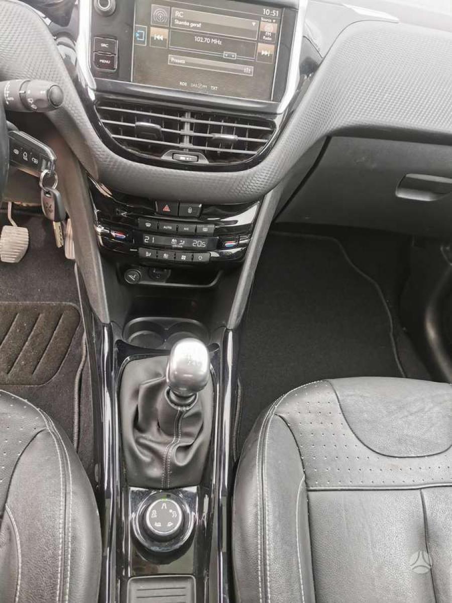 Grey Peugeot 2008 2017 in Taurage, with an engine capacity of 1.56 L and mileage of 168 thousand km for 5999 €, photo 16 on AUTOMOTO.COM.LV