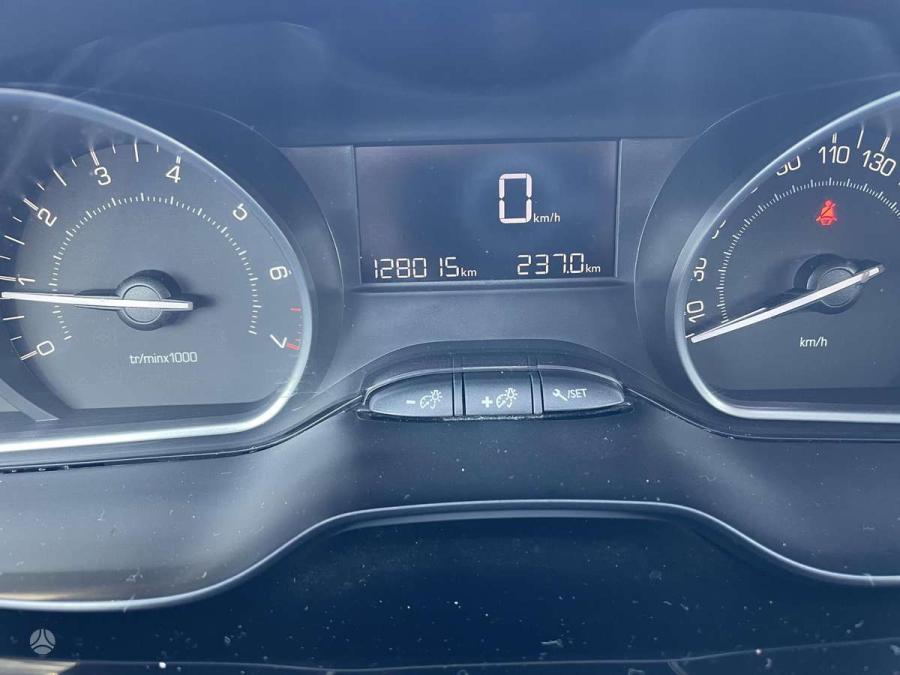 Grey Peugeot 2008 2017 in Vilnius, with an engine capacity of 1.20 L and mileage of 128 thousand km for 4650 €, photo 19 on AUTOMOTO.COM.LV