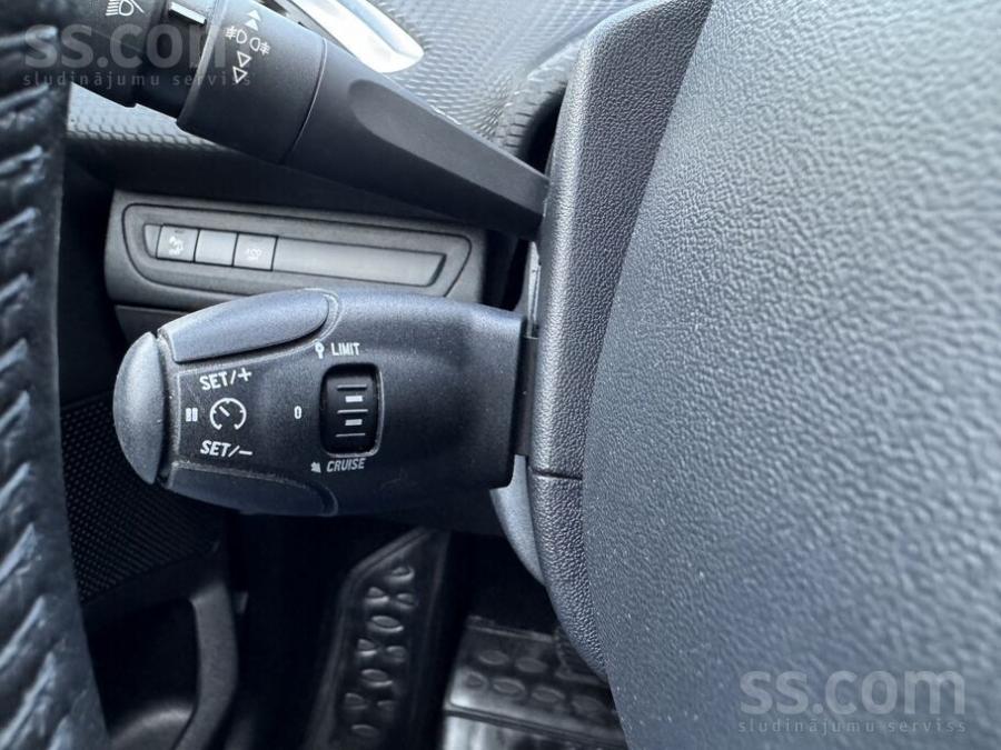 Pelēks Peugeot 2008 2018 Rīga, ar dzinēja tilpumu 1.20 L un nobraukumu 159 tūkst. km par 7800 €, foto 24 vietnē AUTOMOTO.COM.LV