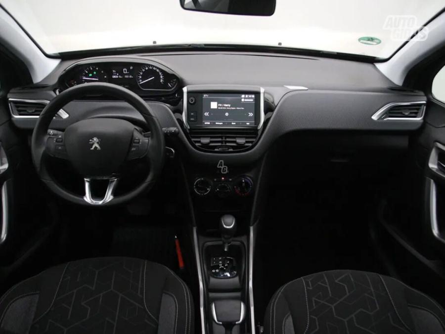 Grey Peugeot 2008 2018 in Vilnius, with an engine capacity of 1.20 L and mileage of 81 thousand km for 9199 €, photo 3 on AUTOMOTO.COM.LV
