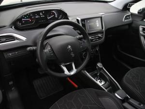 Grey Peugeot 2008 2018 in Vilnius, with an engine capacity of 1.20 L and mileage of 81 thousand km for 9199 €, photo 17 on AUTOMOTO.COM.LV