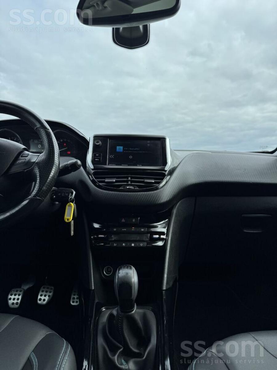 Grey Peugeot 2008 2018 in Cesis, with an engine capacity of 1.20 L and mileage of 0 thousand km for 7700 €, photo 19 on AUTOMOTO.COM.LV