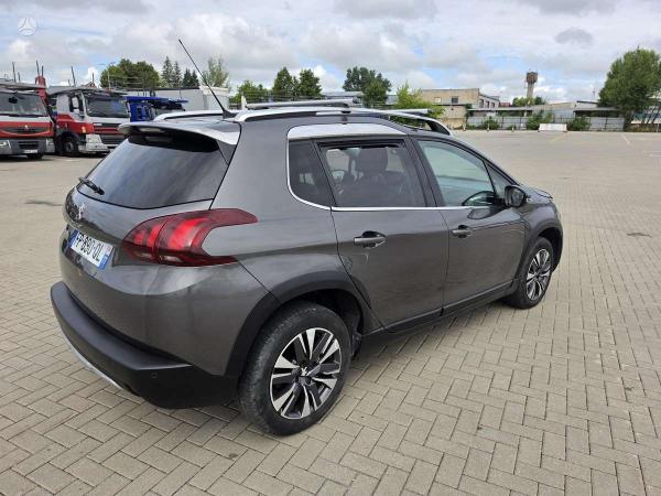 Grey Peugeot 2008 2018 in Taurage, with an engine capacity of 1.20 L and mileage of 98 thousand km for 5300 €, photo 3 on AUTOMOTO.COM.LV