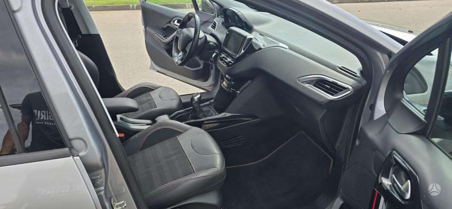 Grey Peugeot 2008 2018 in Taurage, with an engine capacity of 1.20 L and mileage of 128 thousand km for 5400 €, photo 12 on AUTOMOTO.COM.LV