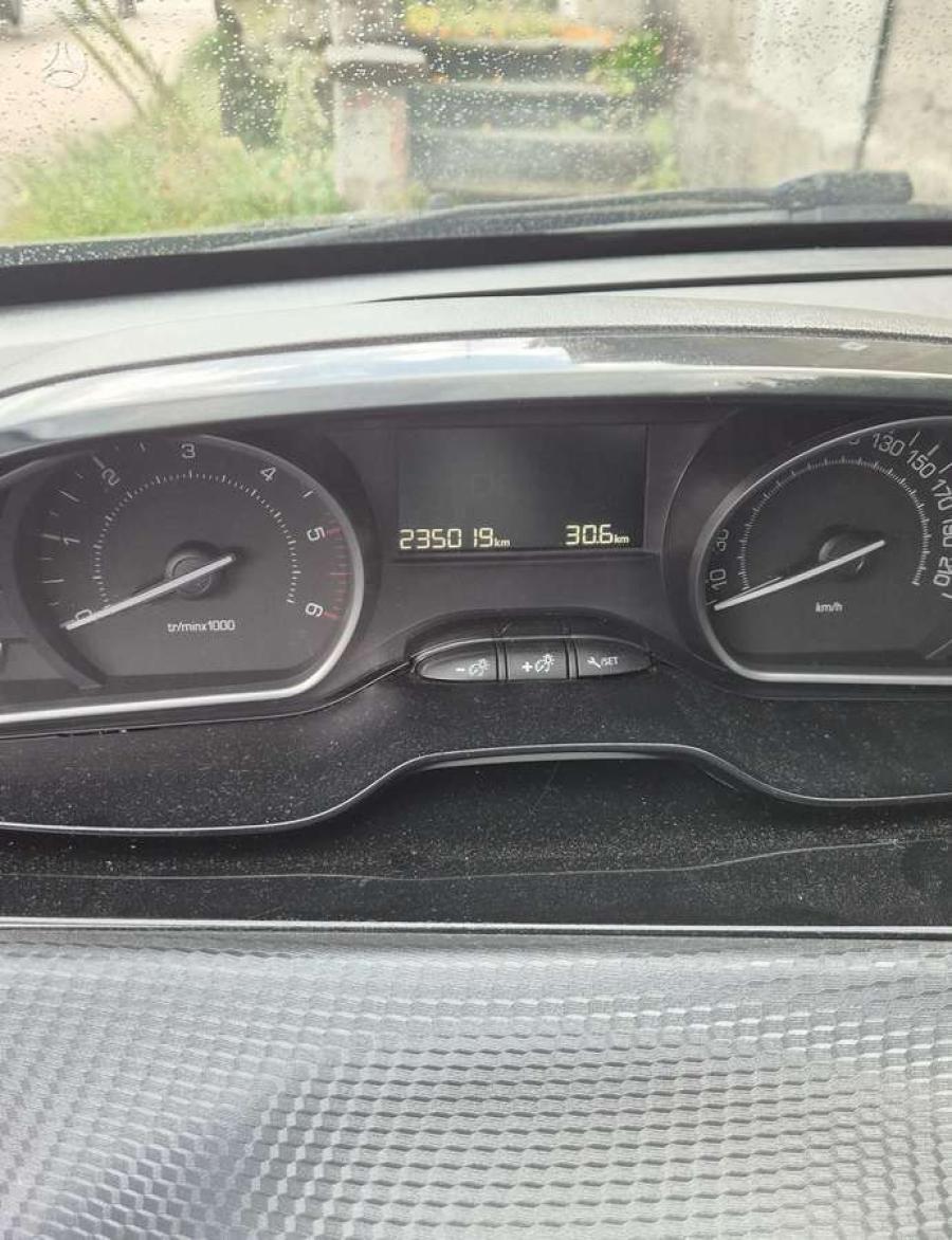 Grey Peugeot 2008 2018 in Pagegiai, with an engine capacity of 1.56 L and mileage of 235 thousand km for 7600 €, photo 7 on AUTOMOTO.COM.LV