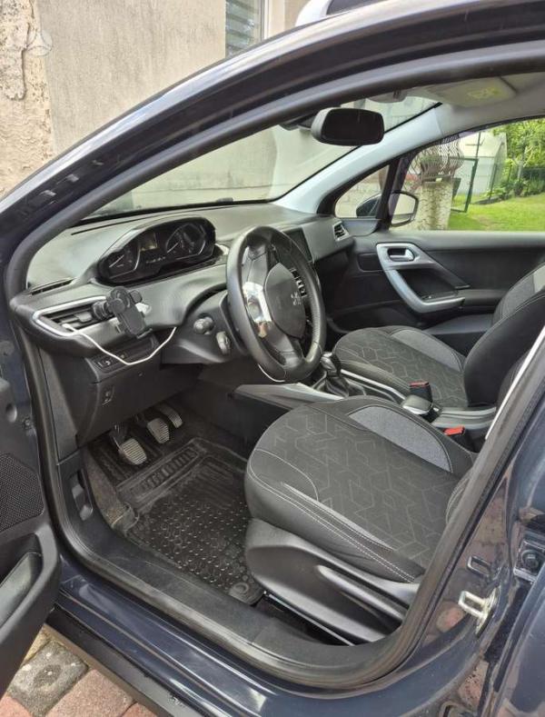 Grey Peugeot 2008 2018 in Pagegiai, with an engine capacity of 1.56 L and mileage of 235 thousand km for 7600 €, photo 8 on AUTOMOTO.COM.LV