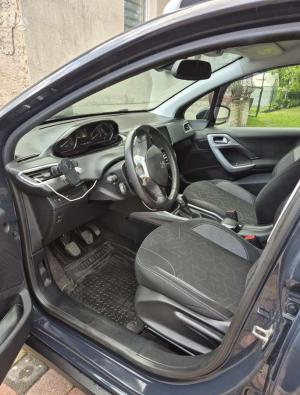Grey Peugeot 2008 2018 in Pagegiai, with an engine capacity of 1.56 L and mileage of 235 thousand km for 7600 €, photo 8 on AUTOMOTO.COM.LV
