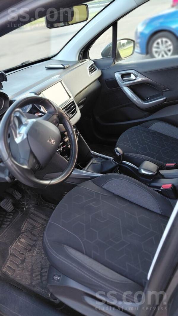 Peugeot 2008 2018 in Jurmala on AUTOMOTO.COM.LV Grey Peugeot 2008 2018 in Jurmala, with an engine capacity of 1.20 L and mileage of 128 thousand km for 6780 €, photo 11 on AUTOMOTO.COM.LV