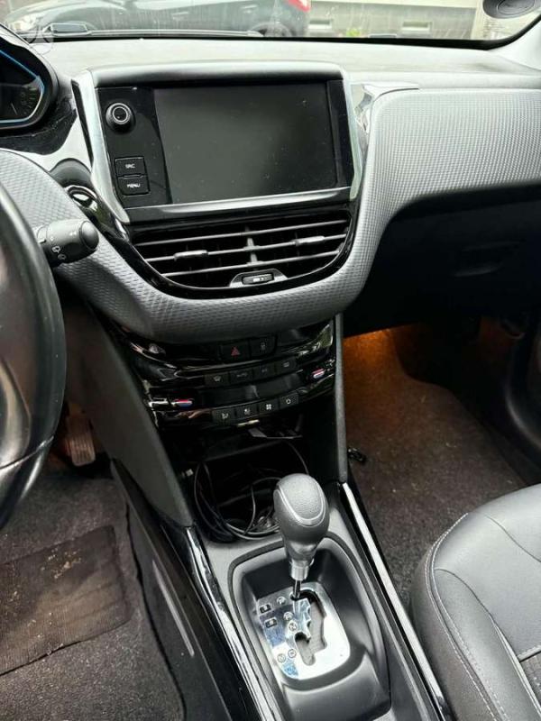 Pelēks Peugeot 2008 2018 Klaipėda, ar dzinēja tilpumu 1.20 L un nobraukumu 223 tūkst. km par 5300 €, foto 7 vietnē AUTOMOTO.COM.LV