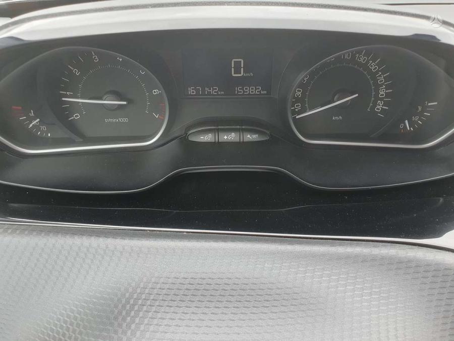 Grey Peugeot 2008 2018 in Taurage, with an engine capacity of 1.20 L and mileage of 167 thousand km for 4650 €, photo 22 on AUTOMOTO.COM.LV