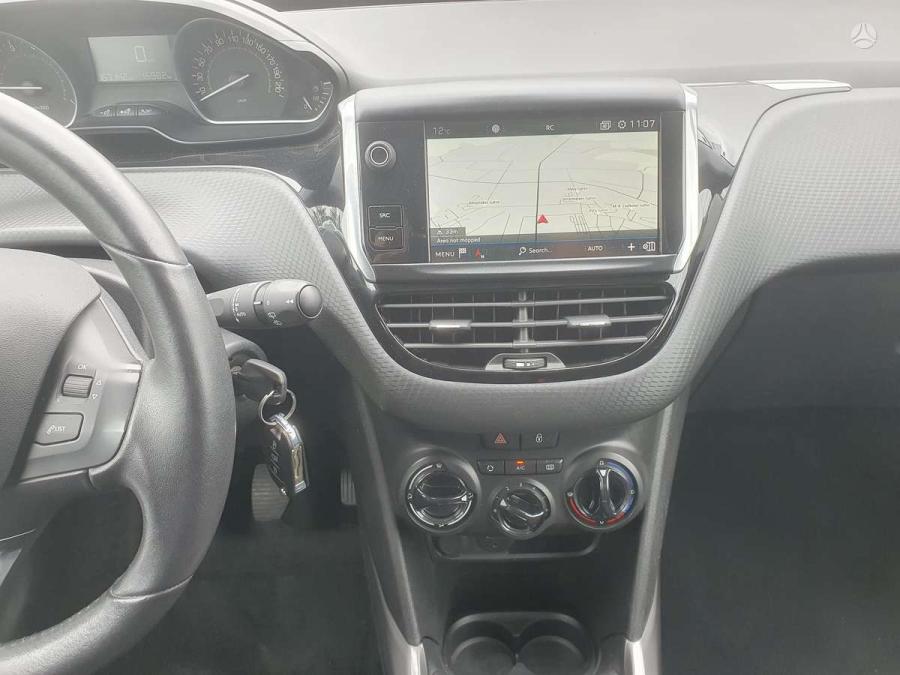 Grey Peugeot 2008 2018 in Taurage, with an engine capacity of 1.20 L and mileage of 167 thousand km for 4650 €, photo 23 on AUTOMOTO.COM.LV