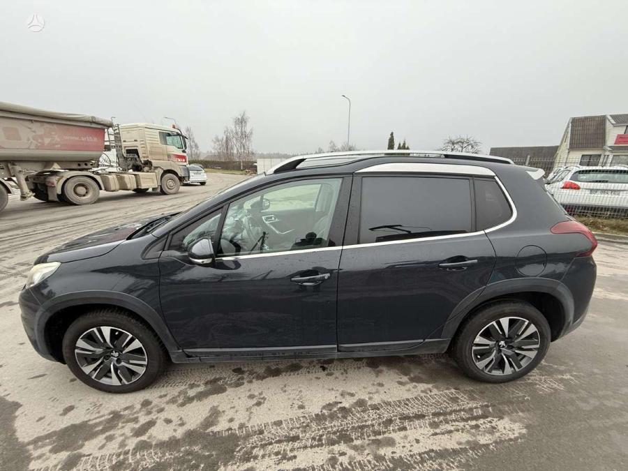 Grey Peugeot 2008 2019 in Taurage, with an engine capacity of 1.20 L and mileage of 180 thousand km for 5950 €, photo 2 on AUTOMOTO.COM.LV