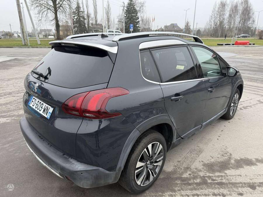 Grey Peugeot 2008 2019 in Taurage, with an engine capacity of 1.20 L and mileage of 180 thousand km for 5950 €, photo 5 on AUTOMOTO.COM.LV