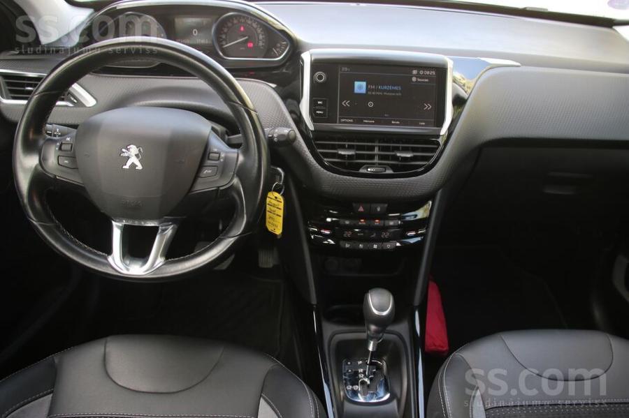 Grey Peugeot 2008 2019 in Tukums, with an engine capacity of 1.20 L and mileage of 73 thousand km for 9358 €, photo 10 on AUTOMOTO.COM.LV
