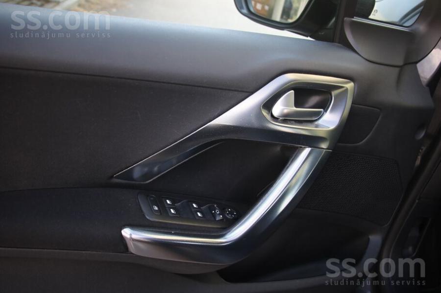 Grey Peugeot 2008 2019 in Tukums, with an engine capacity of 1.20 L and mileage of 73 thousand km for 9358 €, photo 28 on AUTOMOTO.COM.LV