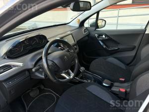 Pelēks Peugeot 2008 2019 Jelgava, ar dzinēja tilpumu 1.20 L un nobraukumu 133 tūkst. km par 7900 €, foto 10 vietnē AUTOMOTO.COM.LV