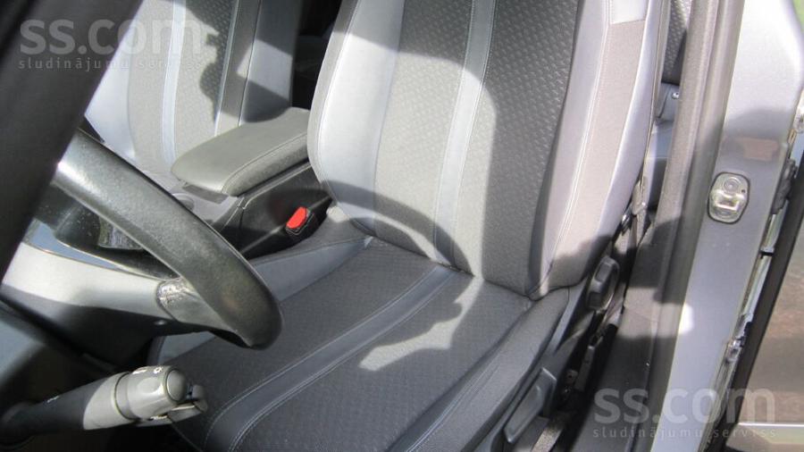 Grey Peugeot 2008 2020 in Riga, with an engine capacity of 1.50 L and mileage of 237 thousand km for 10850 €, photo 12 on AUTOMOTO.COM.LV