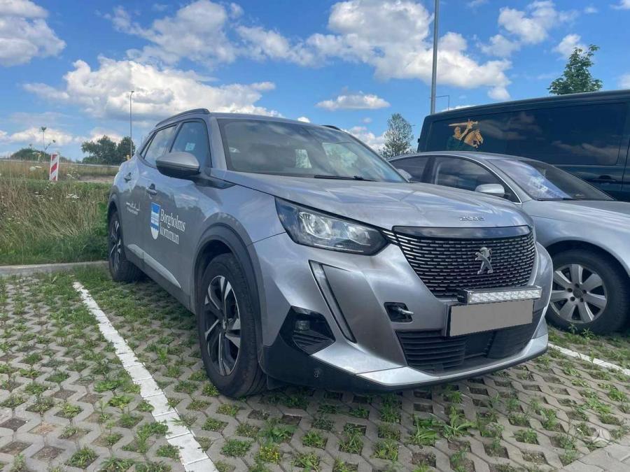 Grey Peugeot 2008 2020 in Vilnius, with an engine capacity of 1.50 L and mileage of 282 thousand km for 7250 €, photo 1 on AUTOMOTO.COM.LV