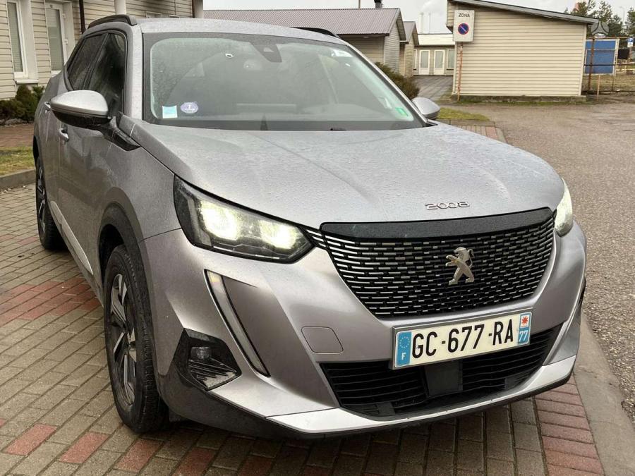 Grey Peugeot 2008 2021 in Vilnius, with an engine capacity of 1.20 L and mileage of 104 thousand km for 12947 €, photo 2 on AUTOMOTO.COM.LV