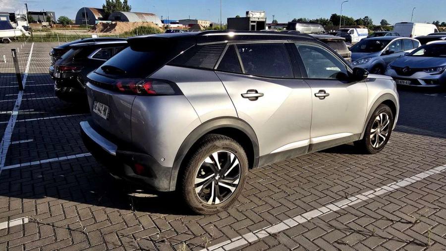 Grey Peugeot 2008 2021 in Taurage, with an engine capacity of 1.50 L and mileage of 178 thousand km for 13915 €, photo 6 on AUTOMOTO.COM.LV