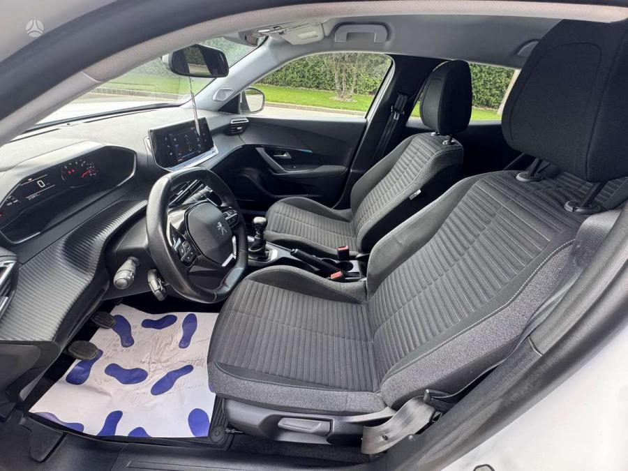 Grey Peugeot 2008 2021 in Taurage, with an engine capacity of 1.50 L and mileage of 213 thousand km for 7950 €, photo 9 on AUTOMOTO.COM.LV