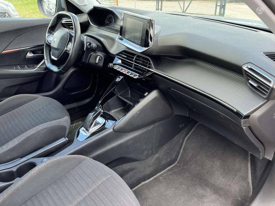 Grey Peugeot 2008 2021 in Vilnius, with an engine capacity of 1.20 L and mileage of 168 thousand km for 10951 €, photo 13 on AUTOMOTO.COM.LV
