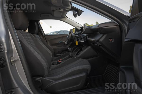 Grey Peugeot 2008 2021 in Jelgava, with an engine capacity of 1.20 L and mileage of 84 thousand km for 9990 €, photo 7 on AUTOMOTO.COM.LV