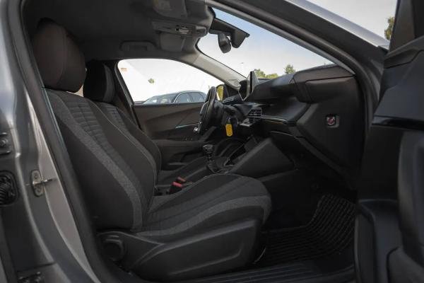 Pelēks Peugeot 2008 2021 Jelgava, ar dzinēja tilpumu 1.20 L un nobraukumu 84 tūkst. km par 9990 €, foto 7 vietnē AUTOMOTO.COM.LV