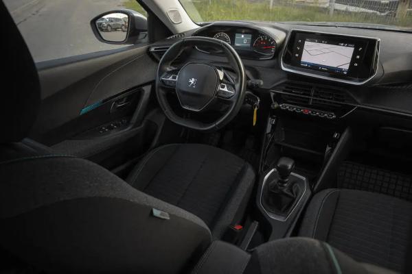 Pelēks Peugeot 2008 2021 Jelgava, ar dzinēja tilpumu 1.20 L un nobraukumu 84 tūkst. km par 9990 €, foto 10 vietnē AUTOMOTO.COM.LV