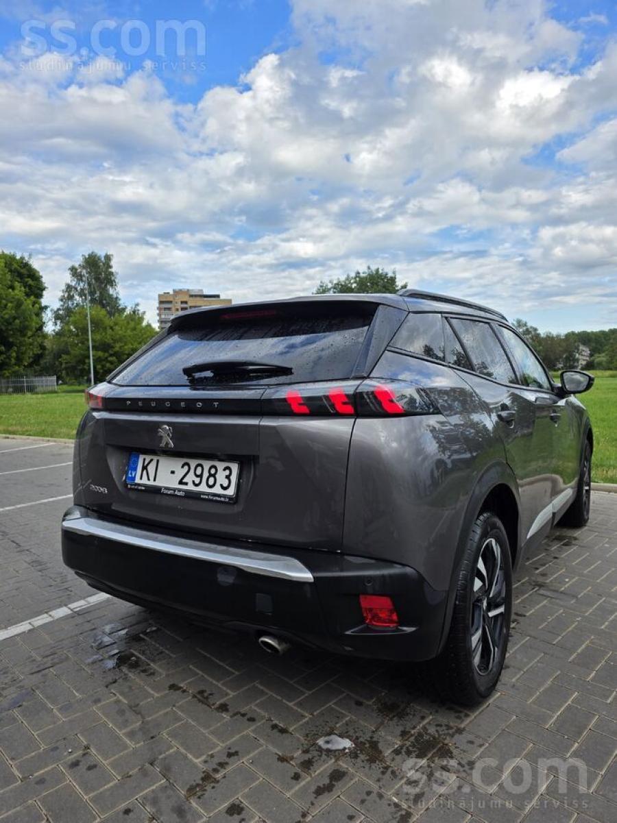 Grey Peugeot 2008 2021 in Riga, with an engine capacity of 1.50 L and mileage of 35 thousand km for 15600 €, photo 1 on AUTOMOTO.COM.LV