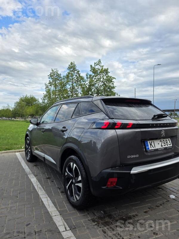Pelēks Peugeot 2008 2021 Rīga, ar dzinēja tilpumu 1.50 L un nobraukumu 35 tūkst. km par 15600 €, foto 2 vietnē AUTOMOTO.COM.LV