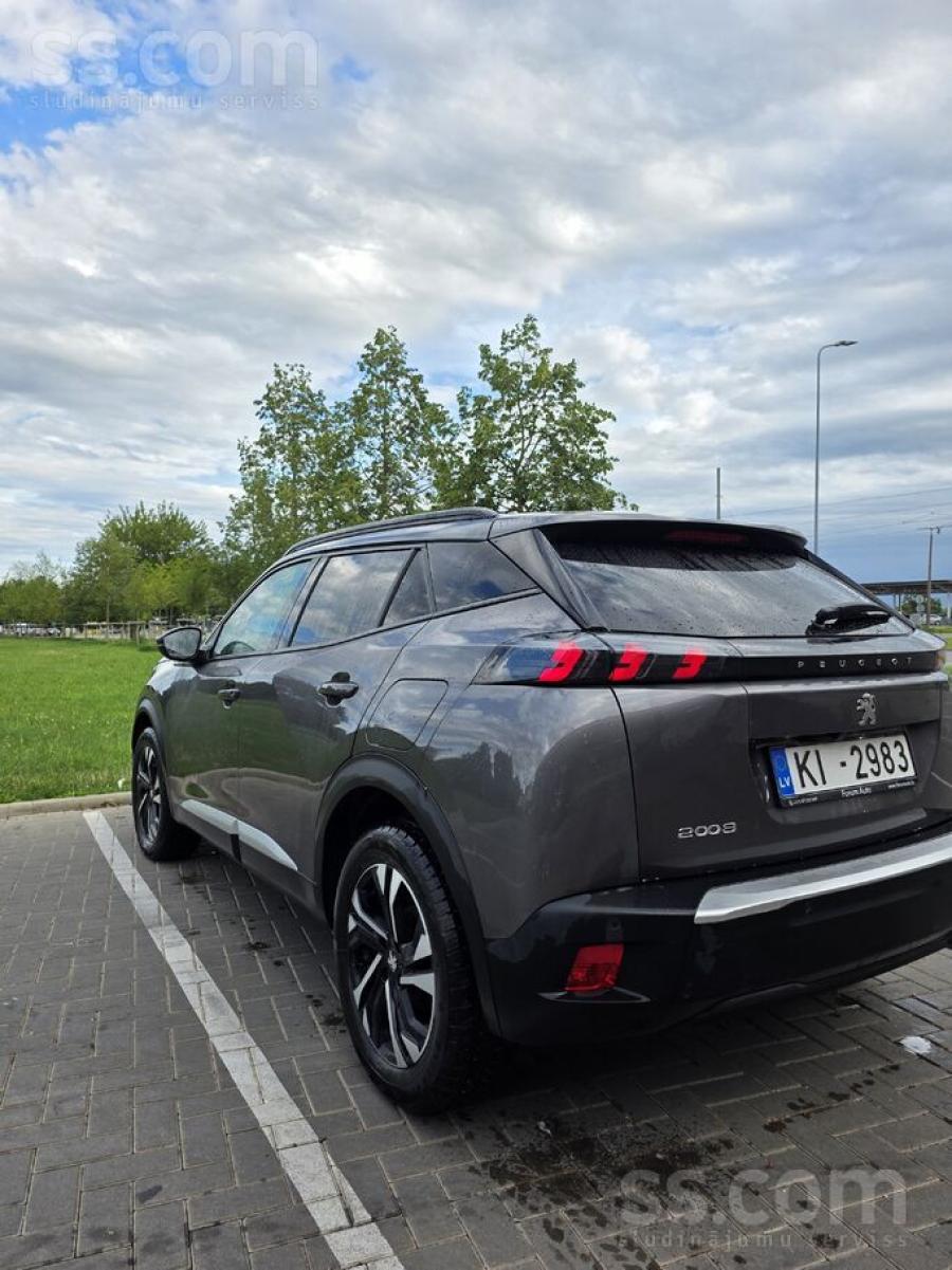 Grey Peugeot 2008 2021 in Riga, with an engine capacity of 1.50 L and mileage of 35 thousand km for 15600 €, photo 3 on AUTOMOTO.COM.LV