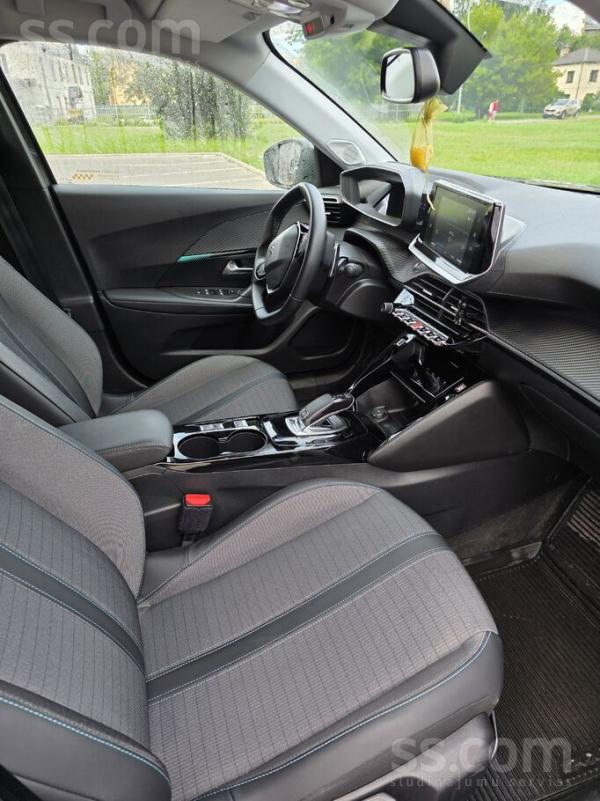 Pelēks Peugeot 2008 2021 Rīga, ar dzinēja tilpumu 1.50 L un nobraukumu 35 tūkst. km par 15600 €, foto 4 vietnē AUTOMOTO.COM.LV