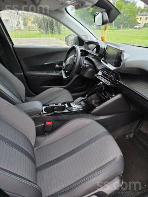 Grey Peugeot 2008 2021 in Riga, with an engine capacity of 1.50 L and mileage of 35 thousand km for 15600 €, photo 5 on AUTOMOTO.COM.LV