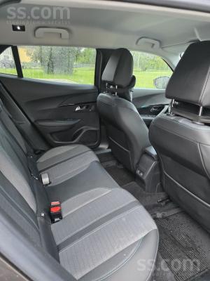 Grey Peugeot 2008 2021 in Riga, with an engine capacity of 1.50 L and mileage of 35 thousand km for 15600 €, photo 6 on AUTOMOTO.COM.LV