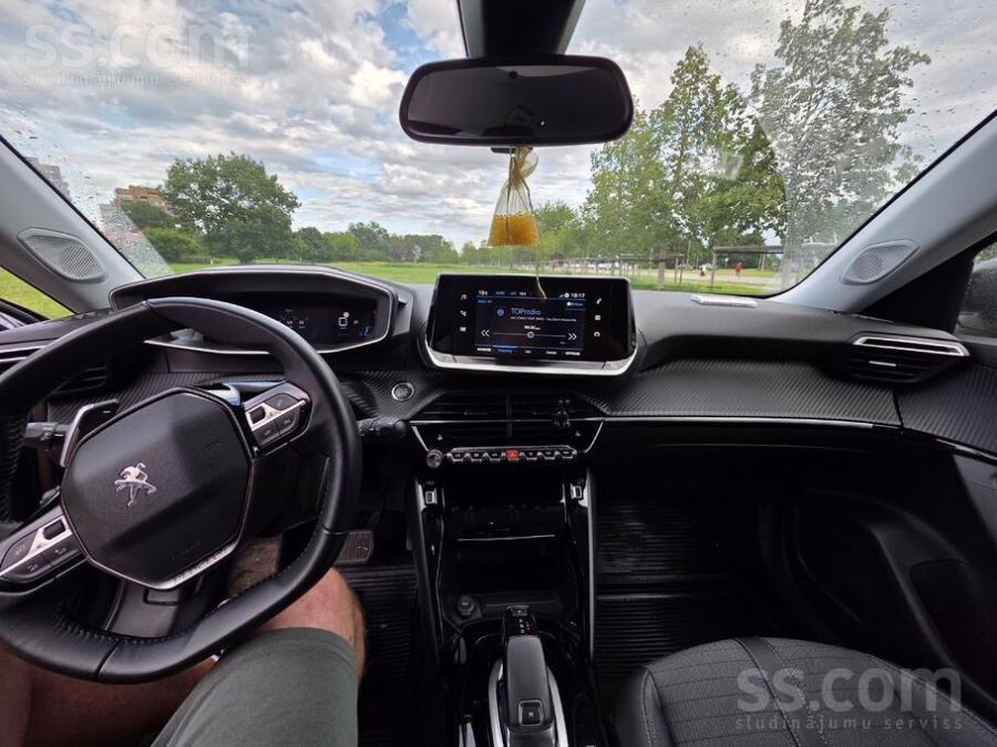 Grey Peugeot 2008 2021 in Riga, with an engine capacity of 1.50 L and mileage of 35 thousand km for 15600 €, photo 7 on AUTOMOTO.COM.LV