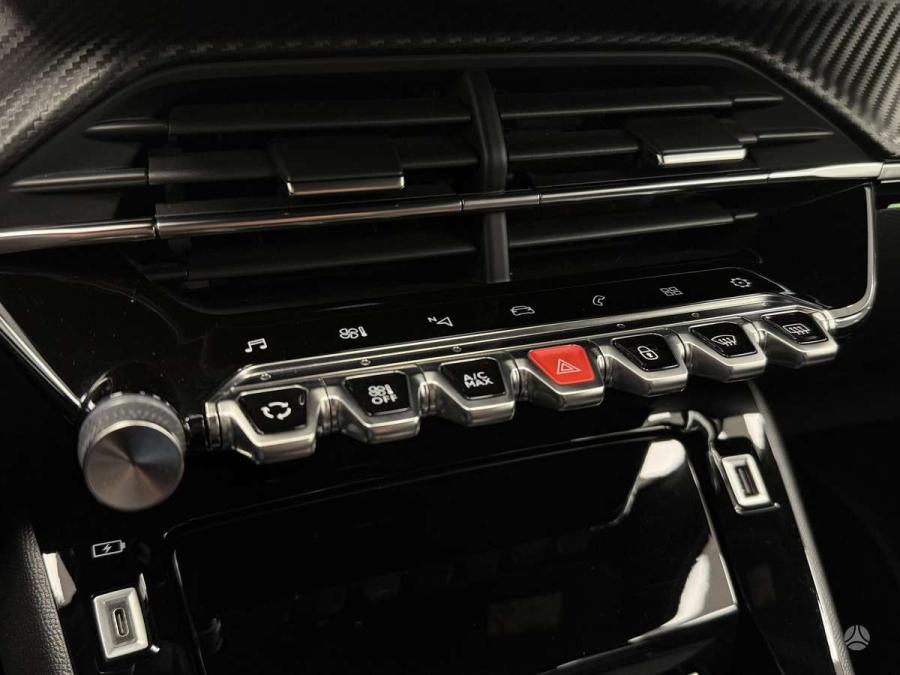 Grey Peugeot 2008 2021 in Vilnius, with an engine capacity of 1.20 L and mileage of 57 thousand km for 16990 €, photo 18 on AUTOMOTO.COM.LV