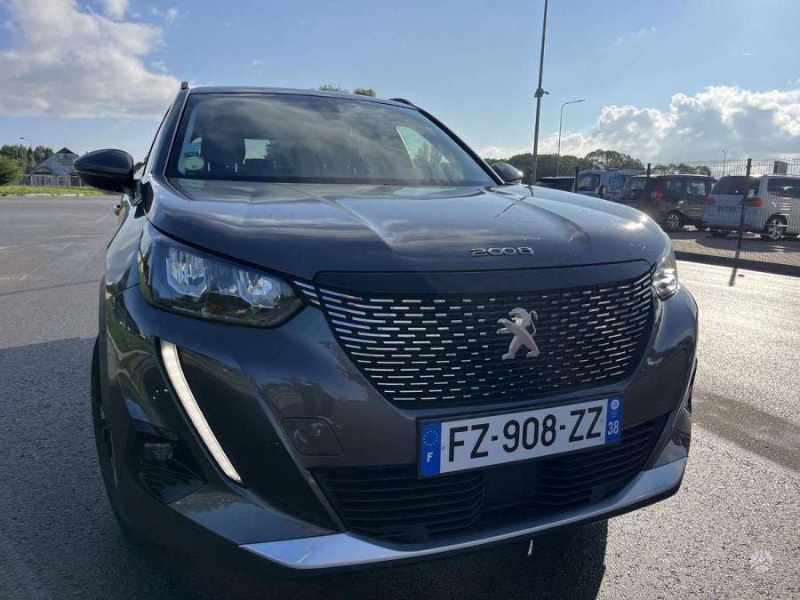 Grey Peugeot 2008 2021 in Taurage, with an engine capacity of 1.50 L and mileage of 112 thousand km for 12200 €, photo 1 on AUTOMOTO.COM.LV