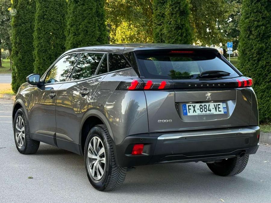 Grey Peugeot 2008 2021 in Taurage, with an engine capacity of 1.20 L and mileage of 200 thousand km for 9900 €, photo 8 on AUTOMOTO.COM.LV