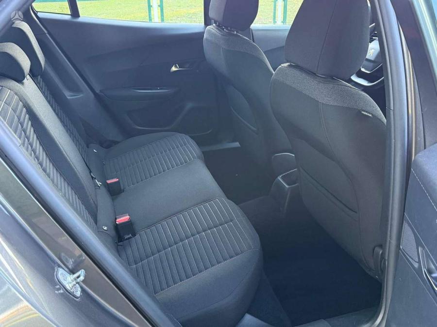Grey Peugeot 2008 2021 in Taurage, with an engine capacity of 1.20 L and mileage of 200 thousand km for 9900 €, photo 12 on AUTOMOTO.COM.LV