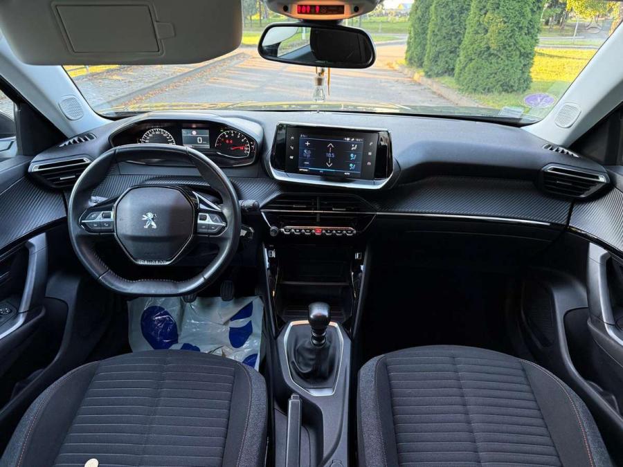Grey Peugeot 2008 2021 in Taurage, with an engine capacity of 1.20 L and mileage of 200 thousand km for 9900 €, photo 14 on AUTOMOTO.COM.LV