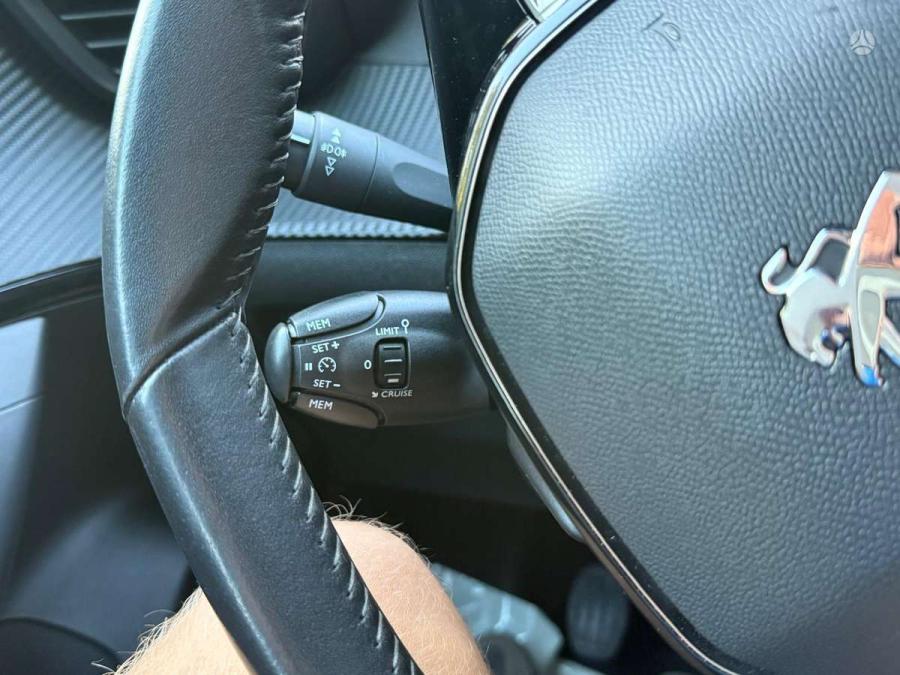 Grey Peugeot 2008 2021 in Taurage, with an engine capacity of 1.20 L and mileage of 200 thousand km for 9900 €, photo 18 on AUTOMOTO.COM.LV