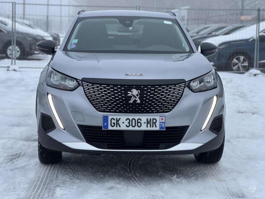 Grey Peugeot 2008 2022 in Marijampole, with an engine capacity of 1.20 L and mileage of 71 thousand km for 14278 €, photo 2 on AUTOMOTO.COM.LV