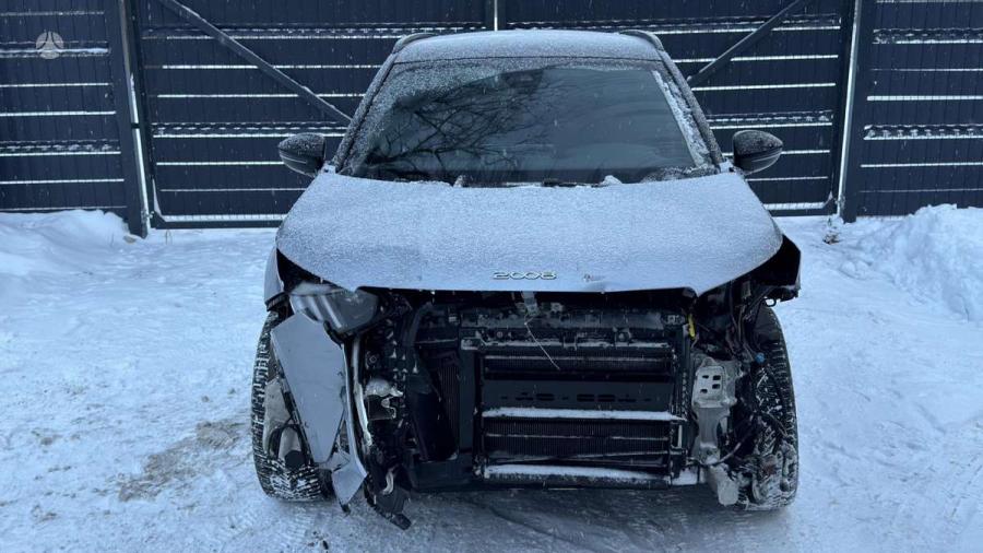 Grey Peugeot 2008 2022 in Jonava, with an engine capacity of 0.00 L and mileage of 28 thousand km for 8300 €, photo 2 on AUTOMOTO.COM.LV