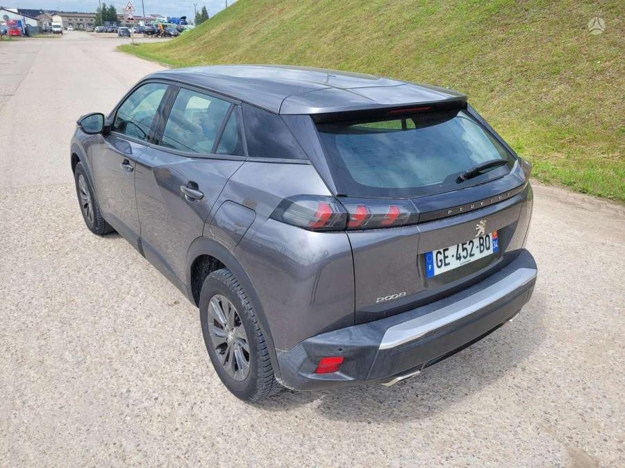 Grey Peugeot 2008 2022 in Vilnius, with an engine capacity of 1.20 L and mileage of 115 thousand km for 11616 €, photo 5 on AUTOMOTO.COM.LV