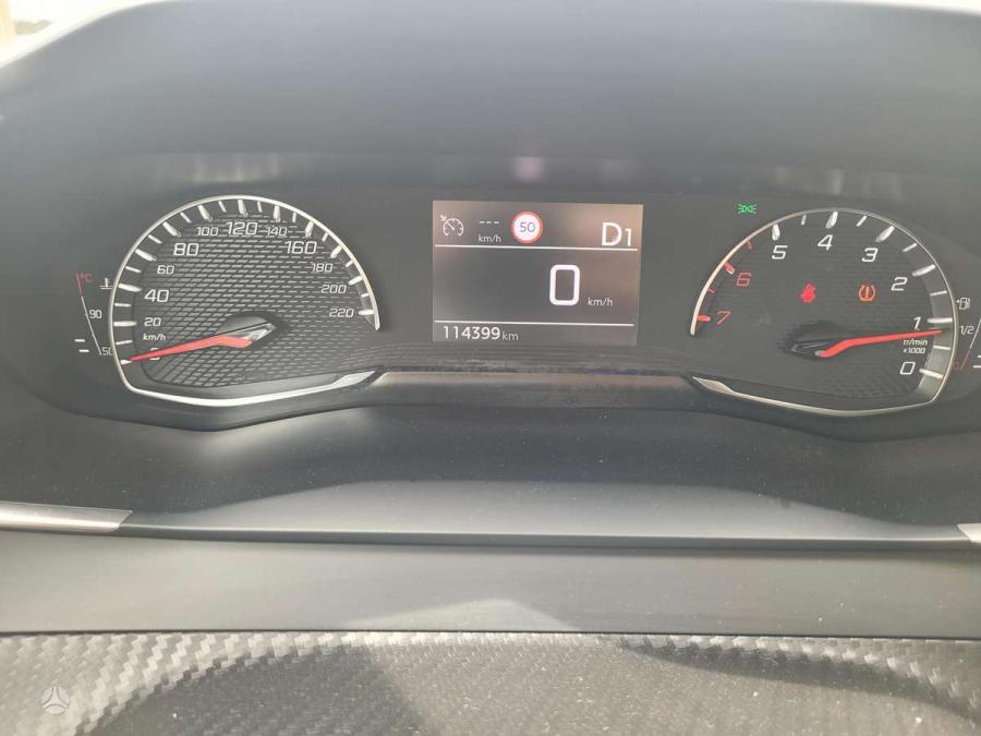 Grey Peugeot 2008 2022 in Vilnius, with an engine capacity of 1.20 L and mileage of 115 thousand km for 11616 €, photo 18 on AUTOMOTO.COM.LV