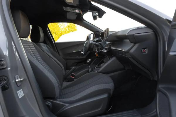 Grey Peugeot 2008 2023 in Jelgava, with an engine capacity of 1.20 L and mileage of 98 thousand km for 11490 €, photo 8 on AUTOMOTO.COM.LV