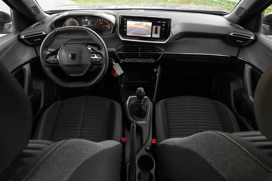 Grey Peugeot 2008 2023 in Jelgava, with an engine capacity of 1.20 L and mileage of 98 thousand km for 11490 €, photo 13 on AUTOMOTO.COM.LV